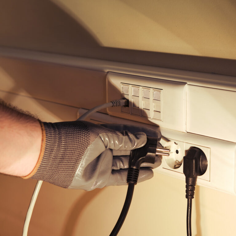 Elektrizität und Geräte im Büro - Unterweisung / Arbeitsanweisung ...